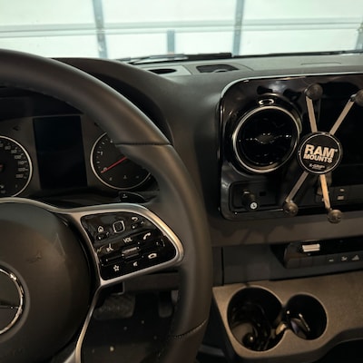 Mercedes Sprinter Dash Cubby Ram Dual Ball Mount/adapter please Read ...