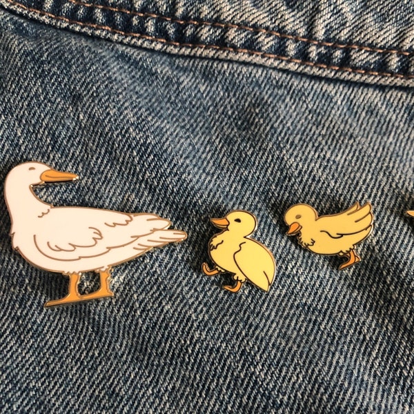 Mother Duck and Ducklings Enamel Pin Set - Etsy