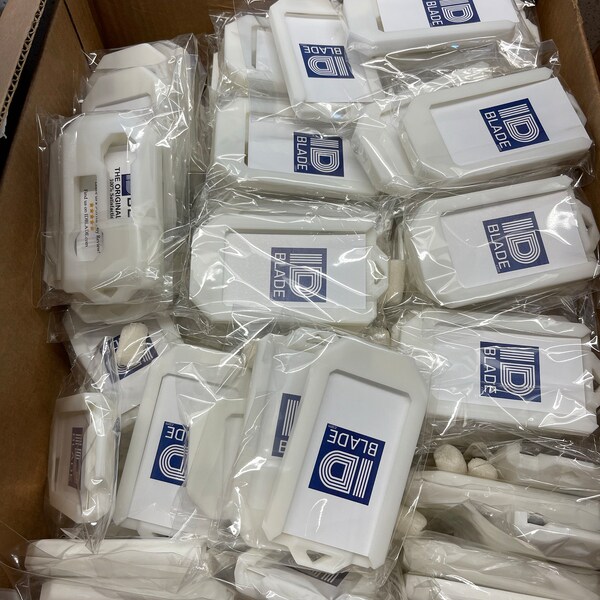 MANO Wallet™ Cute Funny Kitten Cat Credit Card ID Hard Case Holder ...