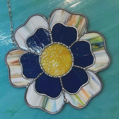 Wavy Flower Stained Glass Pattern Stained Glass Patterns Stained Glass ...