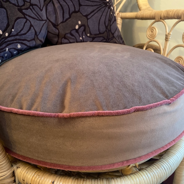 Round Pillows, 30 Color Pillows, Cover and Insert, Customizable Piping ...