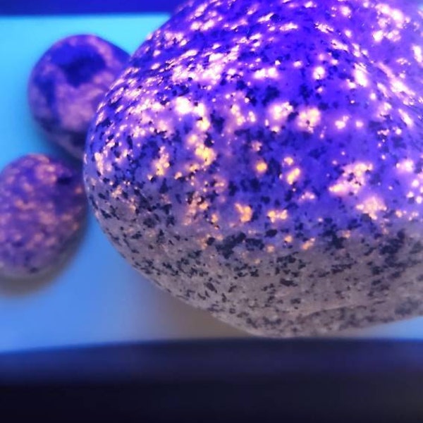 Yooper Stones Fluorescent Sodalites 1 Lb Lot Emberlites Lake Superior ...