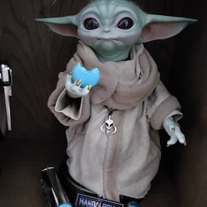 Grogu baby Yoda Space Macarons With Cookie Sleeve Magnetic Resin Cast ...