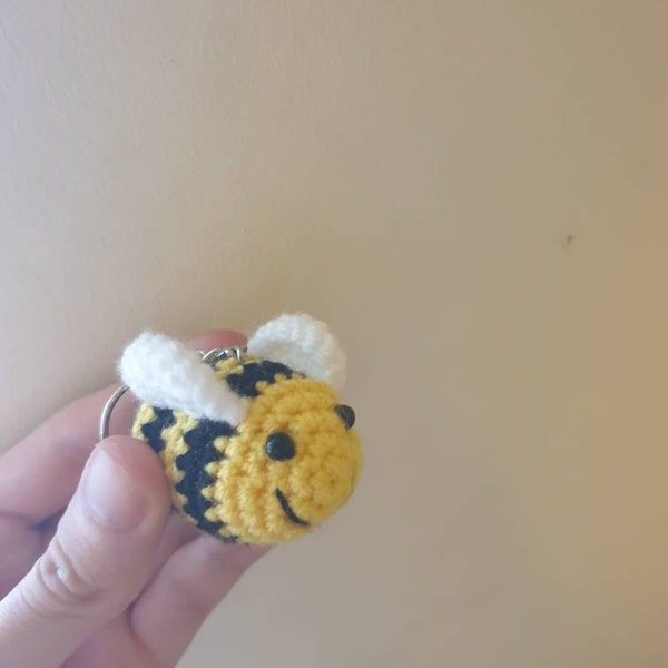 Bumble Bee Keyring / Bee Keychain / Crochet Bumble Bee / Summer Bumble Bee / Easter Bumble Bee ...