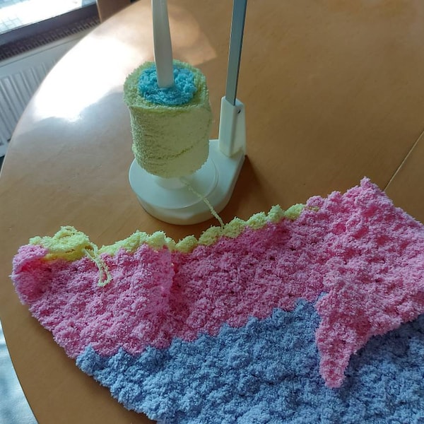 Wool Jeanie the Magnetic Yarn Ball Holder Which Feeds by Revolving the ...