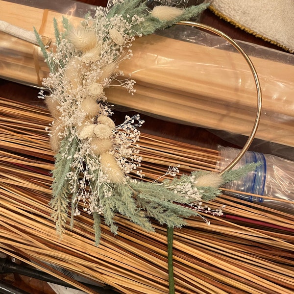 Hoop Dried Flowers Cake Topper - Sage| Beige Dried Flowers Cake Topper ...