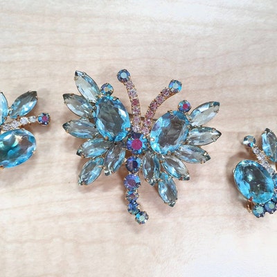 Vintage Ruby Red and Ruby Aurora Borealis Rhinestone Wreath Brooch - Etsy