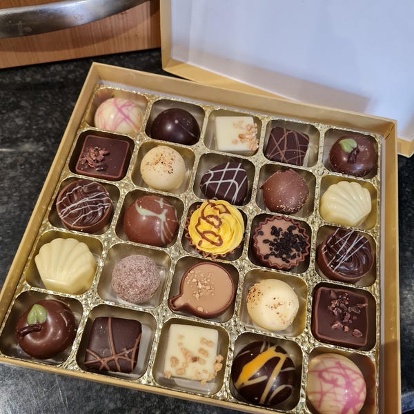 Luxury Dark Chocolate Taster Box, 18 Luxury Dark Chocolates in a ...