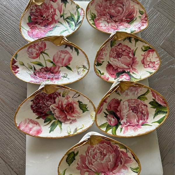 Clam Shell Christmas Ornament, Christmas Gift, Decoupage Clam Shell ...