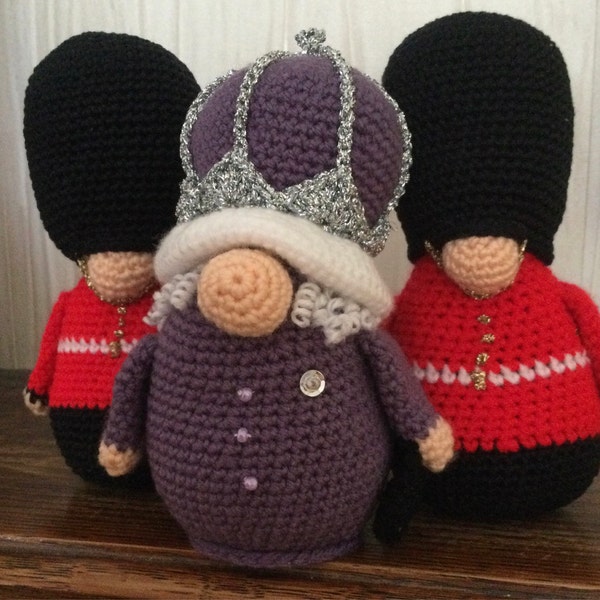 King's Guard Gnome Crochet Pattern, British Royal Guard Crochet Gnome ...
