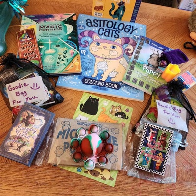 CARD DECK Buzzfeed Oracle Deck & Booklet Set standard - Etsy