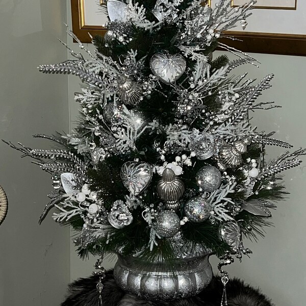 Soft Faux Fur Tree Skirt, Thick Round Shaggy, White, Pink, Purple ...