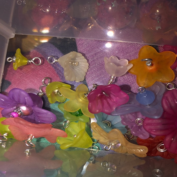 25 Flower Charms - Acrylic Translucent Lucite Colorful Pretty Flowers ...