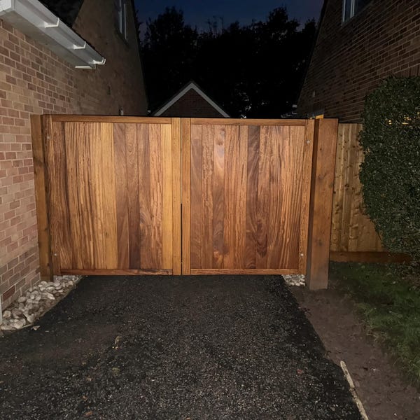 Wooden Entrance Gate Flat Top Garden Gates Round Spindles Handmade ...