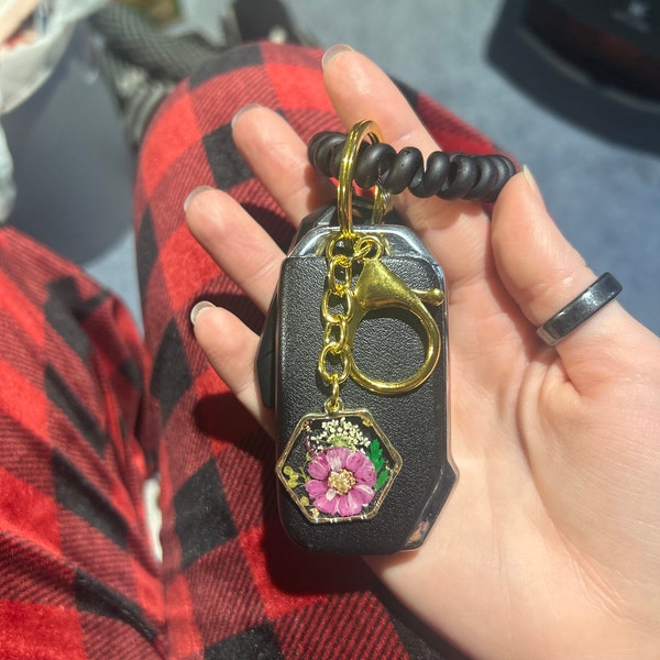 Handmade Real Dried Flower Resin Aesthetic Keychains | Party Favors ...