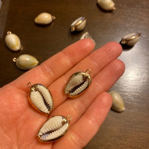 5/10/20pcs Natural Sea Shells Cowrie Shell Gold Plated Shell Pendants ...