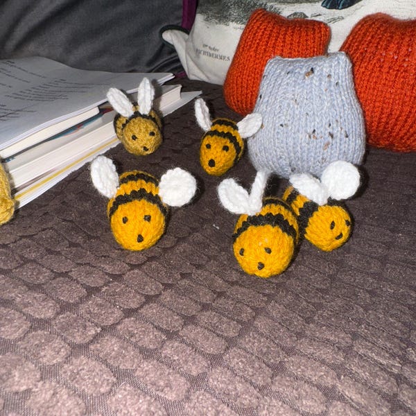 Bee Knitting PATTERN, Bee Brooch Knitting Pattern, Bumblebee Brooch PDF ...