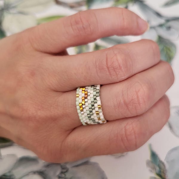 Beaded Christmas Ring as Seed Bead Ring Pattern Peyote Ring Beading ...