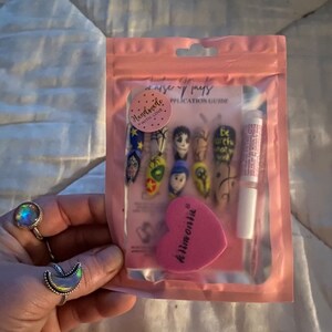 GUTS Tour Nails - Etsy
