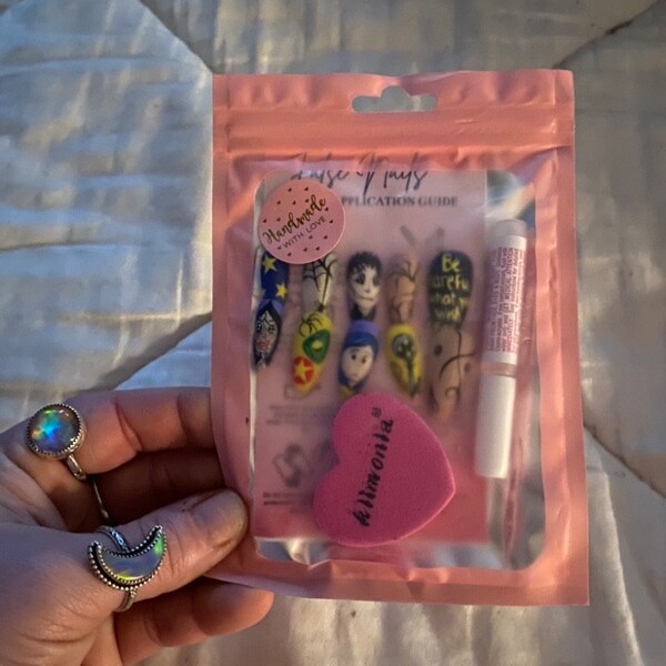 GUTS Tour Nails - Etsy
