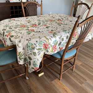 Vintage 1980s Christmas Tablecloth and Eight Matching - Etsy