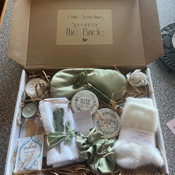 Bride-to-be Spa Gift Set - Sage Green Luxury Goodies for Relaxation ...