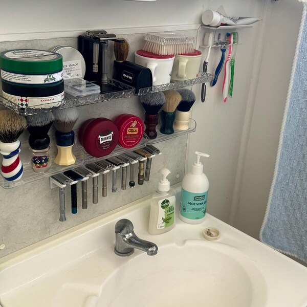 Wall Mount Safety Razor Holder by Superior Cuts - 3D Printed / Easy ...
