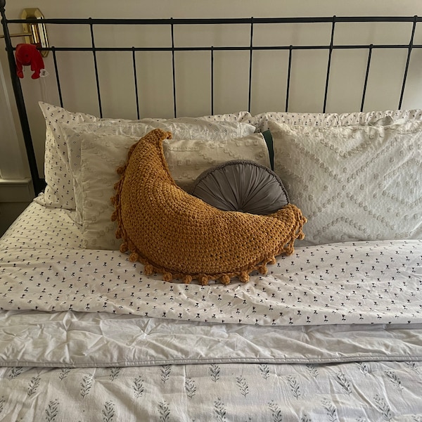 Velvet Moon Pillow Crochet PATTERN, Boho Crescent Moon (digital ...