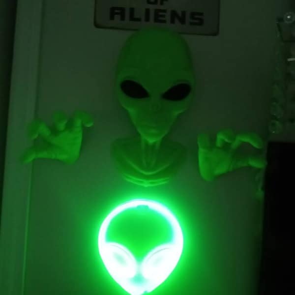 T-rex Tech Trove: 3D Printed Headphone & Controller Holder ...