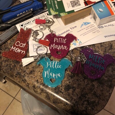 Customizable Cat Mom Glitter Keychain, Personalized Cat Mom Keychain ...