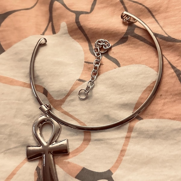 Beautiful Gold Ankh Symbol Earrings. - Etsy