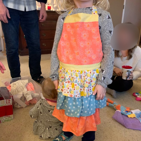 GIRLS APRON Pattern , Little Girls Ruffle Apron, Four Sizes Included to ...