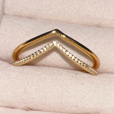 Curve Ring Set by Caitlynminimalist Set of 2: Diamond Chevron Ring ...