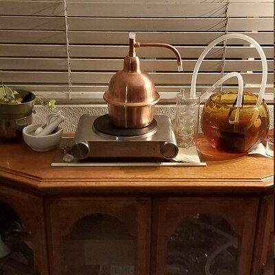 Alembic Distiller for Essential Oils & Hydrosol in Copper With Glass ...