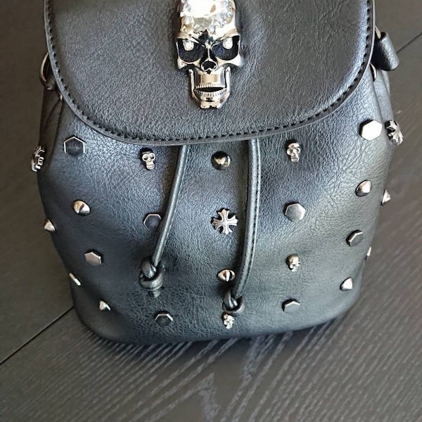 GOTHX Black Vegan Mini Skull Head Stud Backpack - Gothic Style - Dark ...