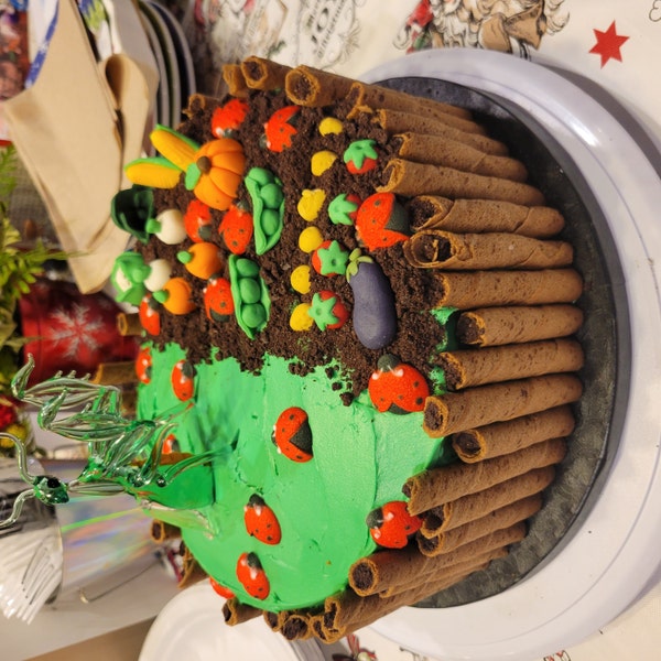 LADYBUGS Edible Sugar Decorations - 24 Pieces Cupcake or Cake Toppers ...