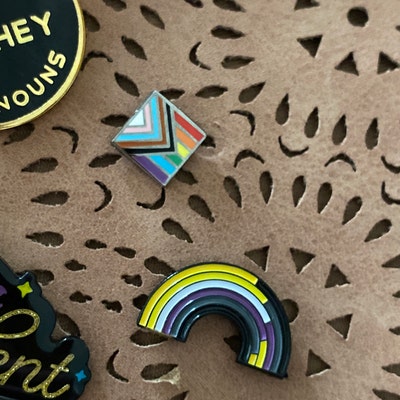 Rainbow PRIDE Pins LGBT Badge Subtle Pride Accessory Badge LGBT Gay ...