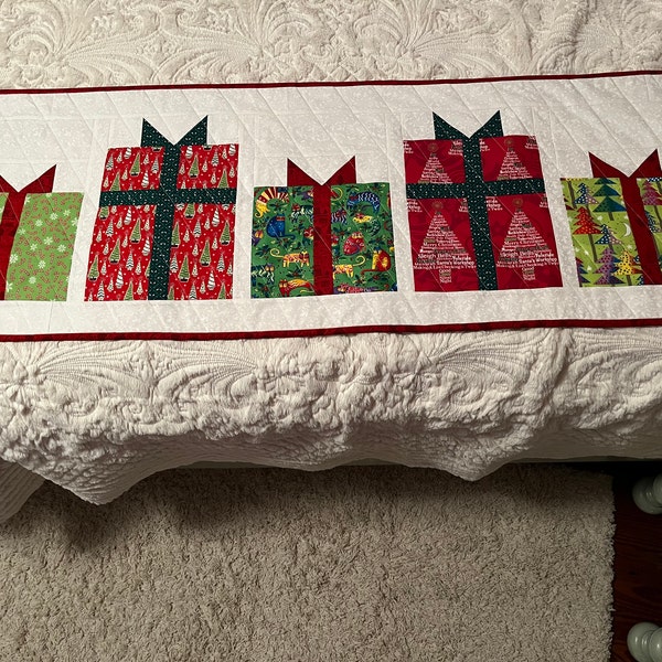 Christmas Present Table Runner - PDF Pattern - Etsy