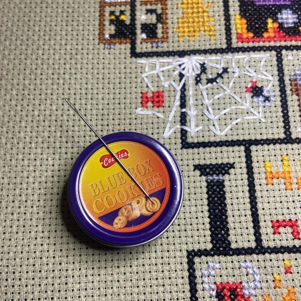 Needle Minder | Blue Box Cookie Tin | Ort Container - Etsy