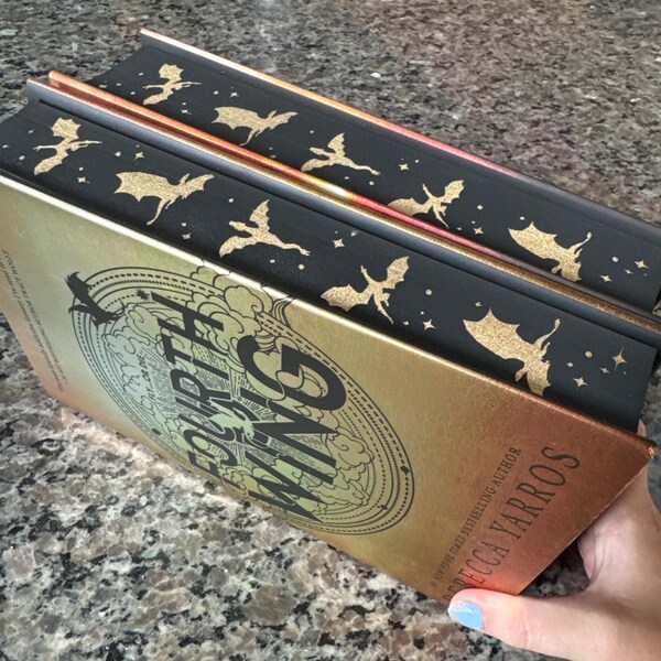 A Court of Thorns and Roses Box Set Sprayed Edges - Velaris - Sarah J ...