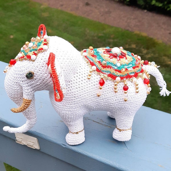 Intricate Irish Crochet Inspired Neck Warmer Pattern - Get Creative ...