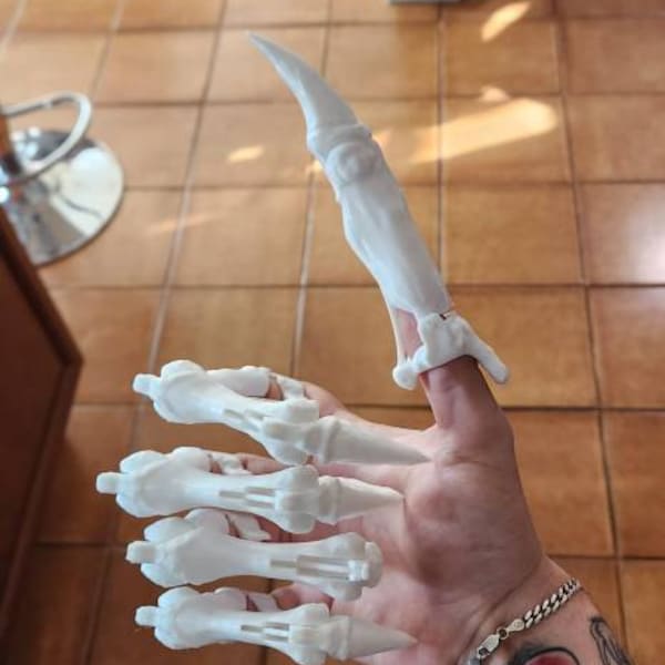 Skull Claw, Gradient Gold to Black Tech Paws Claw, Robot Blades Fingers ...