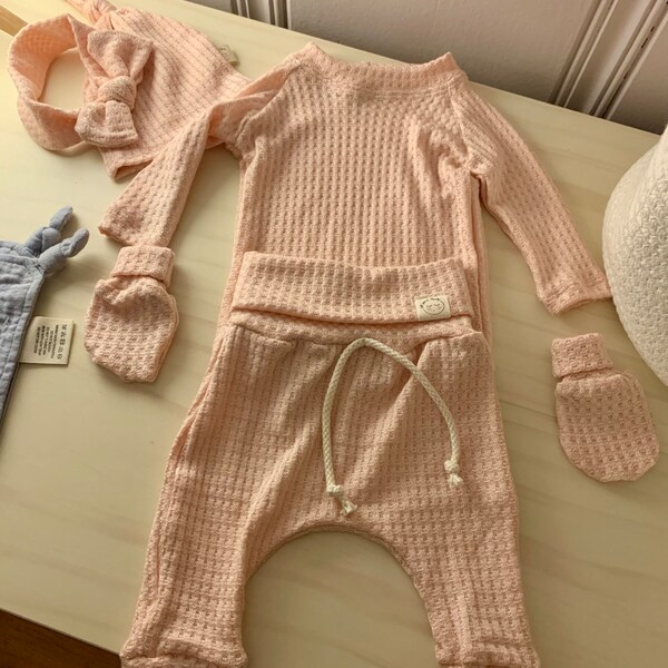 Black Waffle Gender Neutral Newborn Baby Clothes, 2 Piece Outfit, Shirt ...