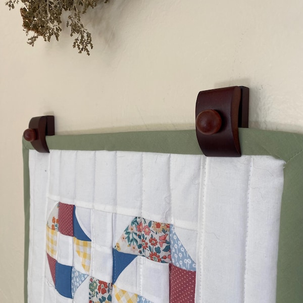 Quilt Hanger 2pcs, Wall Hanging Clips for Quilt and Rug, Natural Wood ...
