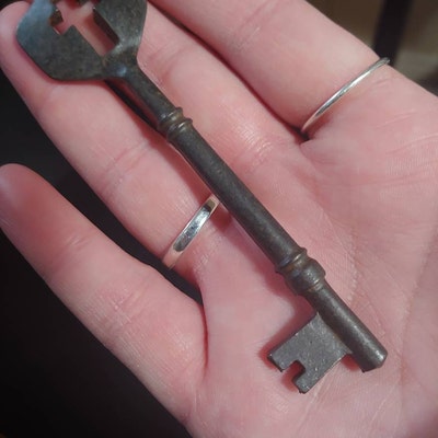 Antiqued Bronze Skeleton Key Pendants, Ornate Key, Antique Key, Cross ...