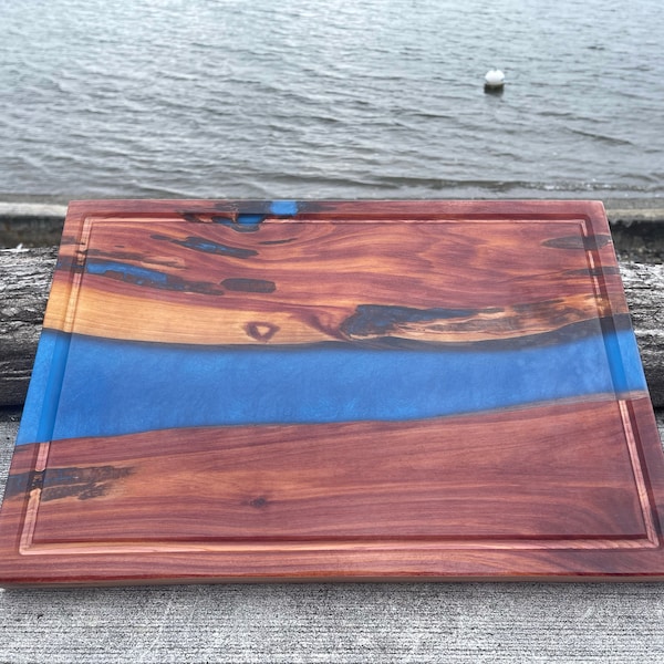 HANDCRAFTED Flowing River Cutting Board 18x12” Cedar & Resin W/juice ...