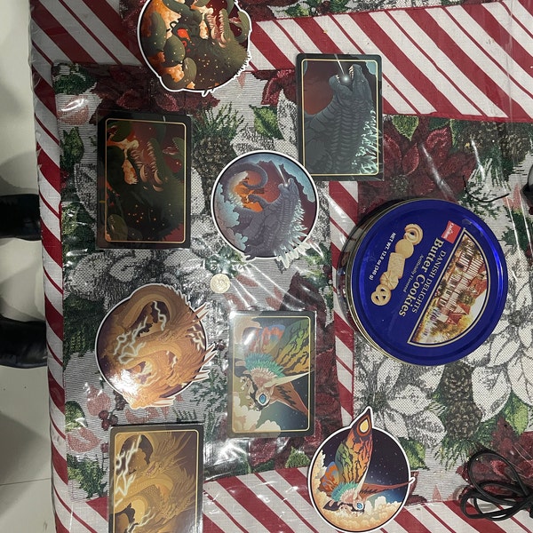 Godzilla King of Monsters 5 Inch Vinyl Sticker & Kaiju Collectable Card ...