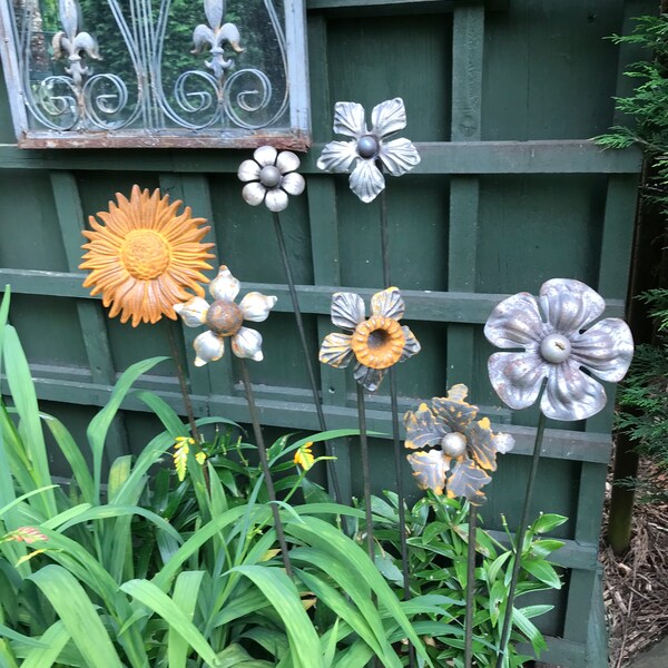 Rusty Vintage Flower Plant Stake - Etsy