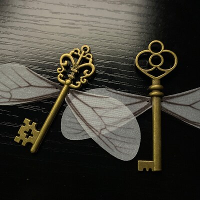 Large Flying Keys Antique Bronze, Unique and Handmade Beautiful Set ...