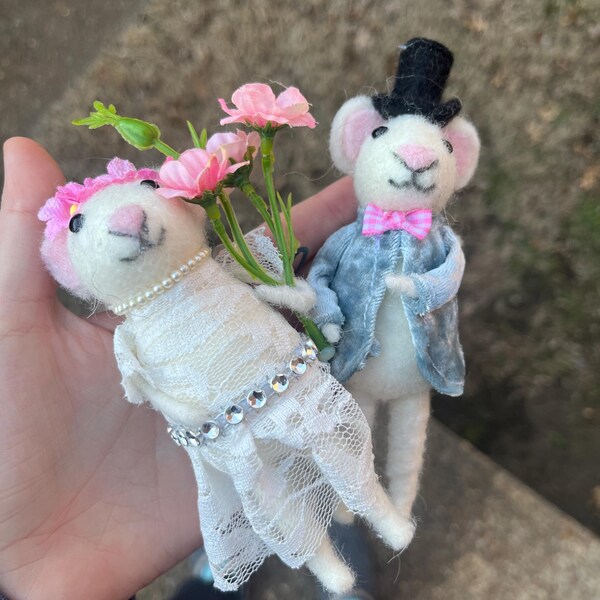 Hand Crafted Wool Felt Bride and Groom Mice Wedding Cake Topper ...